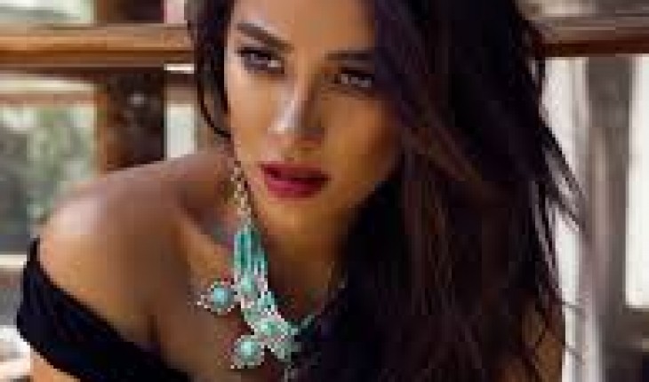 Shay Mitchell Height and Weight Stats - PK Baseline- How Celebs Get ...